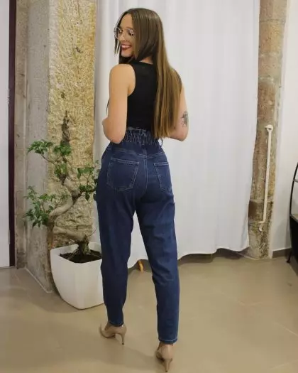 Como comprar jeans que estão perfeitamente sentados na figura: 5 truques sem encaixar na loja 1007_6