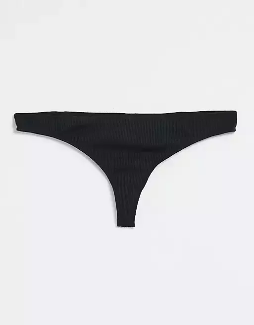 Wọ wọn ni 2021 - ohun orin buburu: awọn panties ti o ga tẹlẹ. Ati kini lati ropo wọn 1015_2