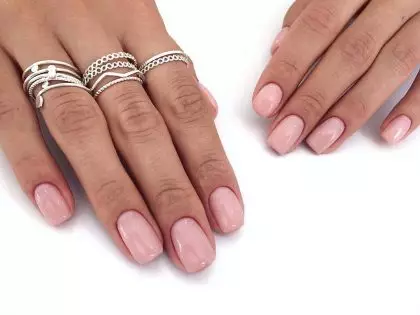 3 vivuli vya manicure ambayo unaweza kutembea hadi wiki 4 13615_4