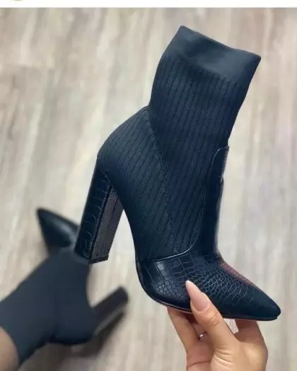 7 pares de sapatos que nenhuma mulher rica irá adicionar ao seu guarda-roupa 1437_2