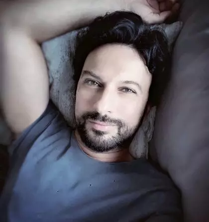 Turkse aantreklike Tarkan van die 90's. Hoe dit vandag lyk, waarom het die toneel gegooi en wie sy vrou 1479_5