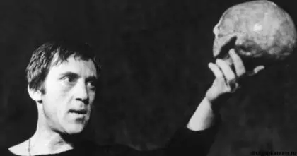 5 Rheolau Bywyd Vladimir Vysotsky, lle mae doethineb yn fwy nag yn y llyfrgell gyfan