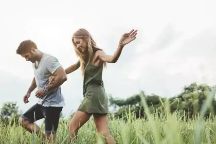 Kako se predstavnik svakog znaka zodijaka ponaša kada je potajno zaljubljen u tebe 15799_1