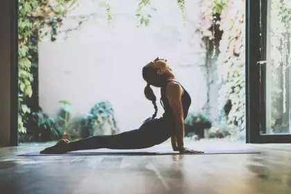 5 eżerċizzji tal-yoga li jgħinu biex ilaħħqu ma 'cellulite 16720_1