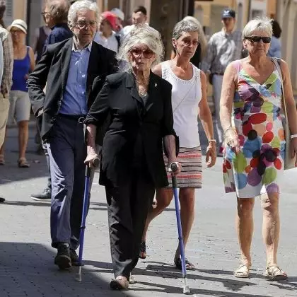 Brigada de 86 anys Bardo. Què sembla l'actriu en la joventut i ara? 1968_13