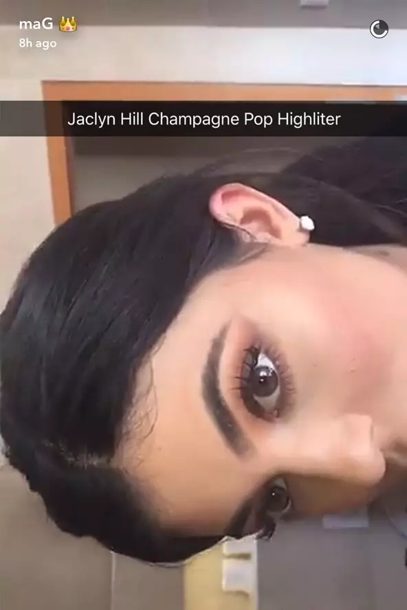 Kylie Jenner mostrou como e que causa a maquillaxe cotiá 19915_34