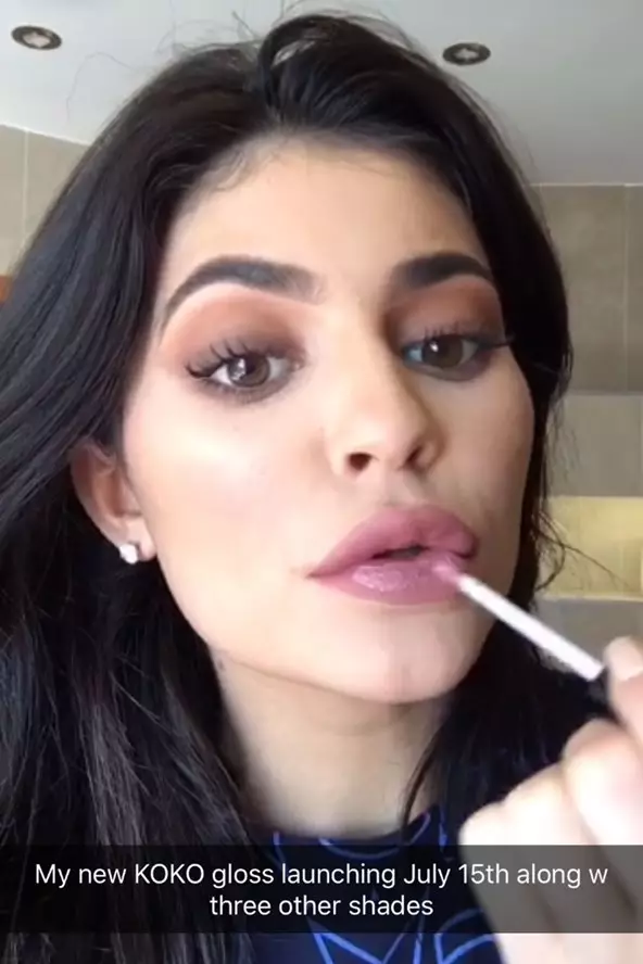 Kylie Jenner mostrou como e que causa a maquillaxe cotiá 19915_38