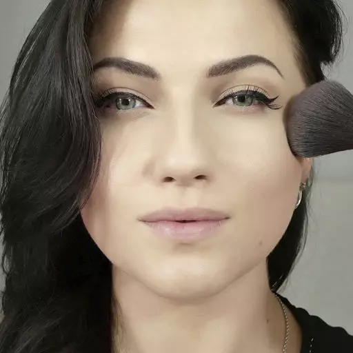 Makeup yn 'e styl fan dieet eftergrûn TIZ: Foto-ynstruksjes 20023_6