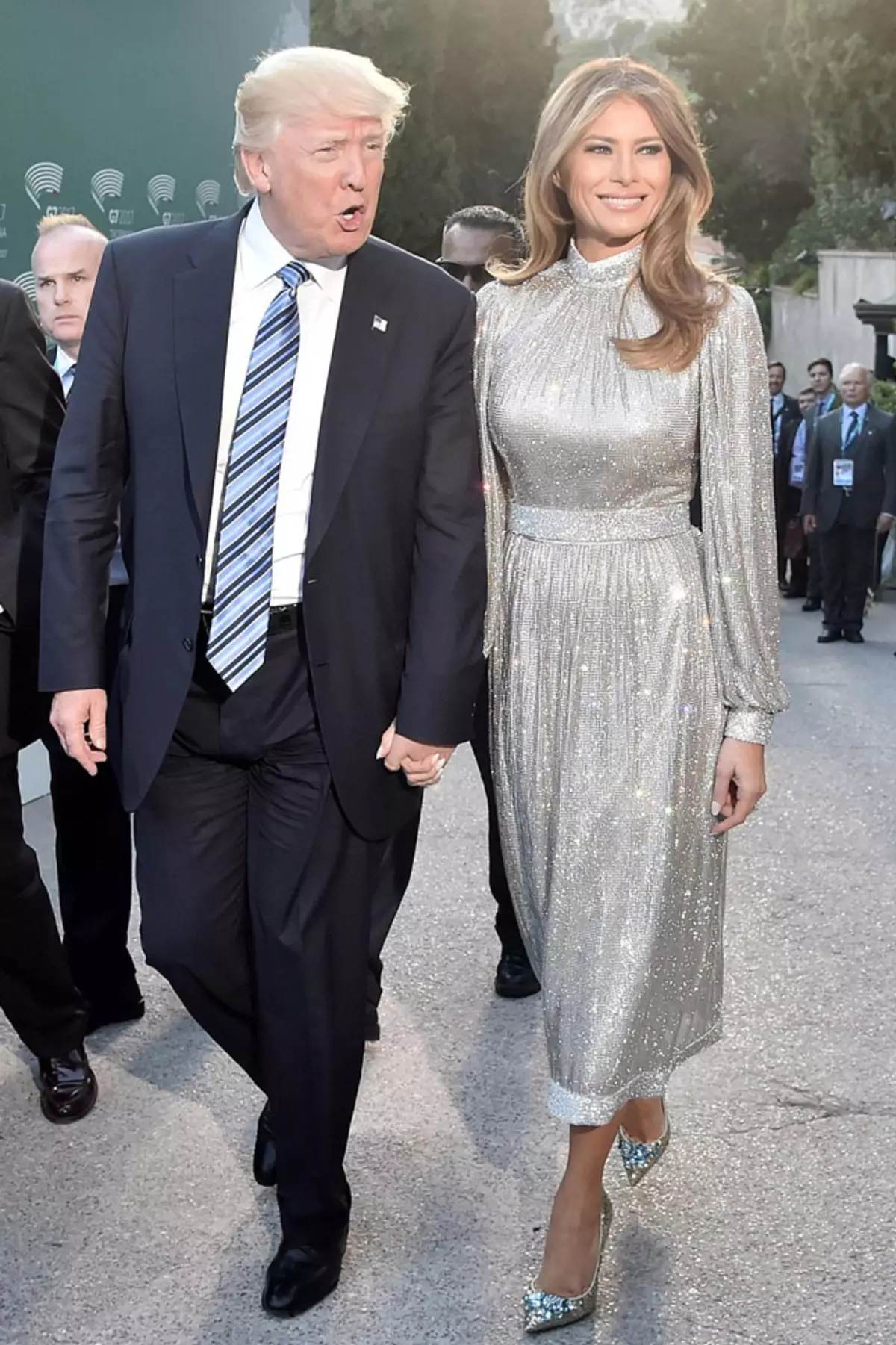 Fashionable outfits ng melania trump sa mga opisyal na receptions. 20584_6