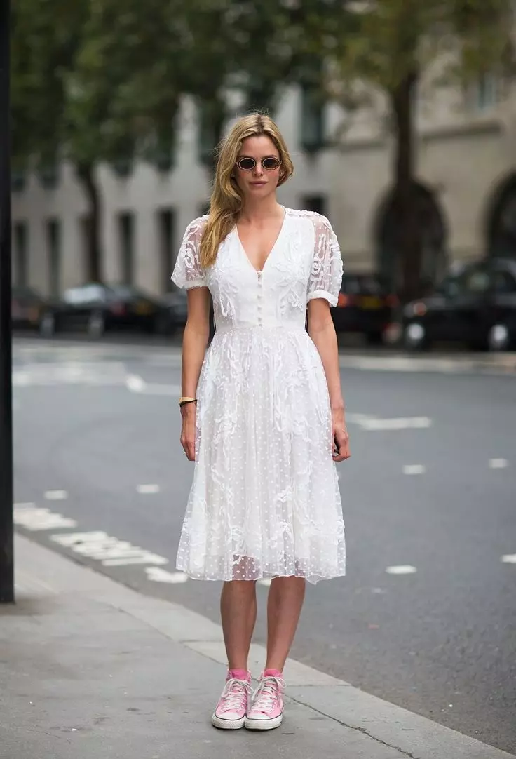 Easy and grace: 15 amazing images with lace dress 20714_10