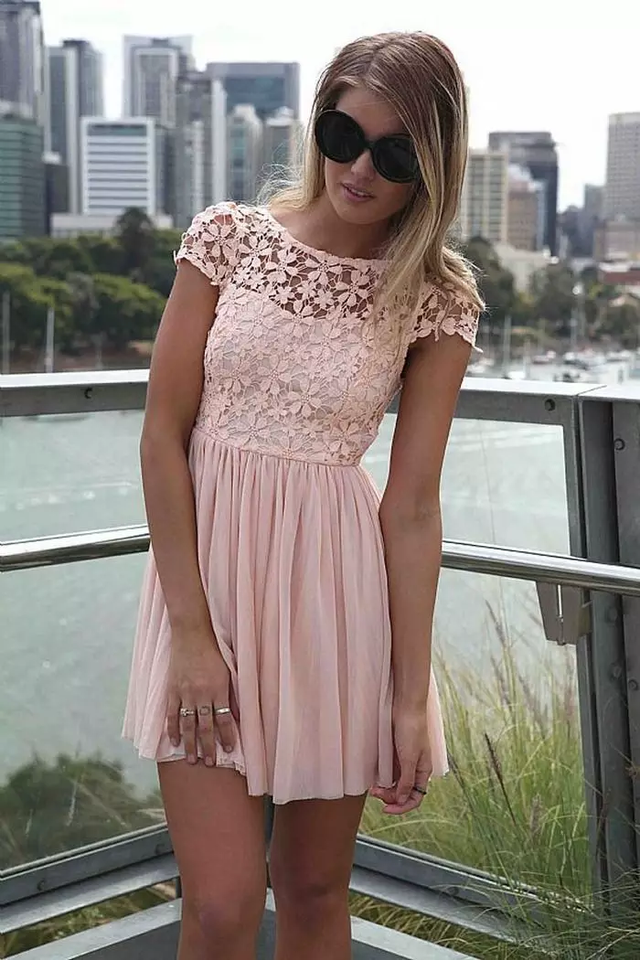 Easy and grace: 15 amazing images with lace dress 20714_12