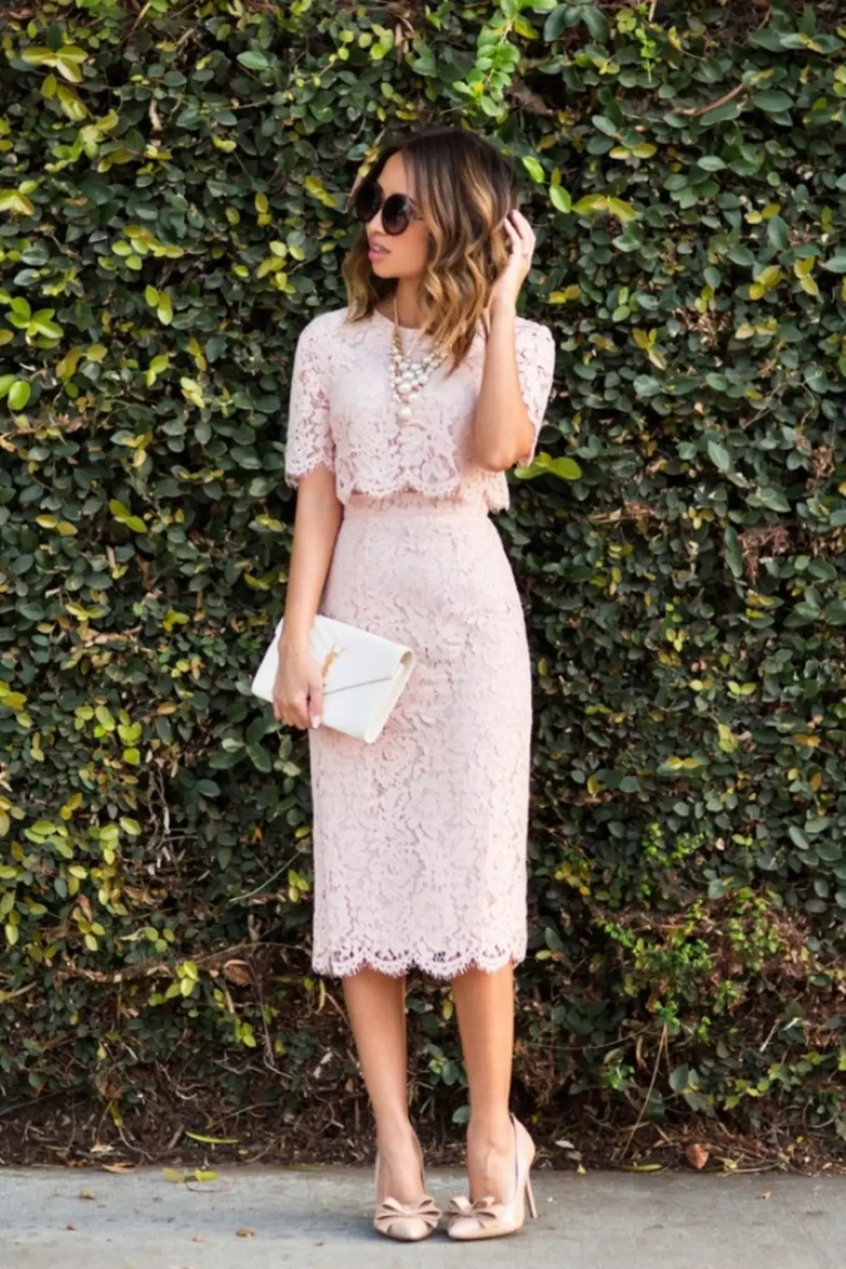 Easy and grace: 15 amazing images with lace dress 20714_2