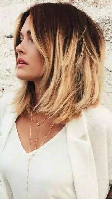 Nije trend yn kleur: Smoky Blonde technyk, dy't de herten fan modnice ferovere 21147_15