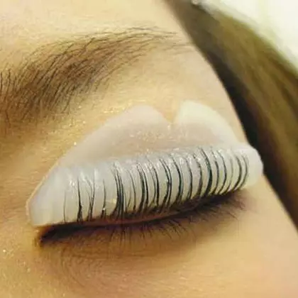 Laminating eyelashes - உங்கள் அழகு வலியுறுத்த ஒரு சிறந்த வழி 23153_3