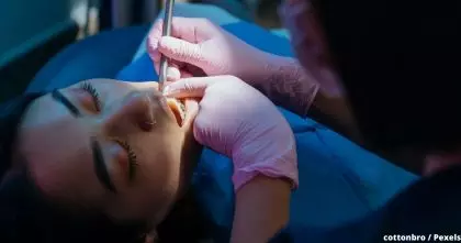 Ĉe la ricevo ĉe la dentisto: 5 aferoj, kiuj silentas mallarĝigis virinon