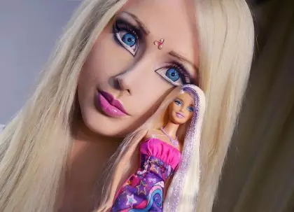 Frá Barbie - til elda. Hvernig í dag lítur út eins og skammarlegt líkan Valeria Lukyanova 2335_1