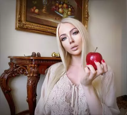 Frá Barbie - til elda. Hvernig í dag lítur út eins og skammarlegt líkan Valeria Lukyanova 2335_2