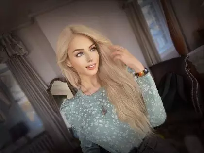 Frá Barbie - til elda. Hvernig í dag lítur út eins og skammarlegt líkan Valeria Lukyanova 2335_8