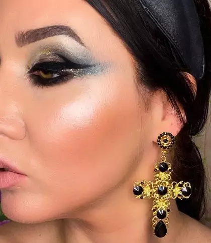 5 tricks bi makeup, piştî ku hûn ê ji we pir kêmtir bidin 25017_4