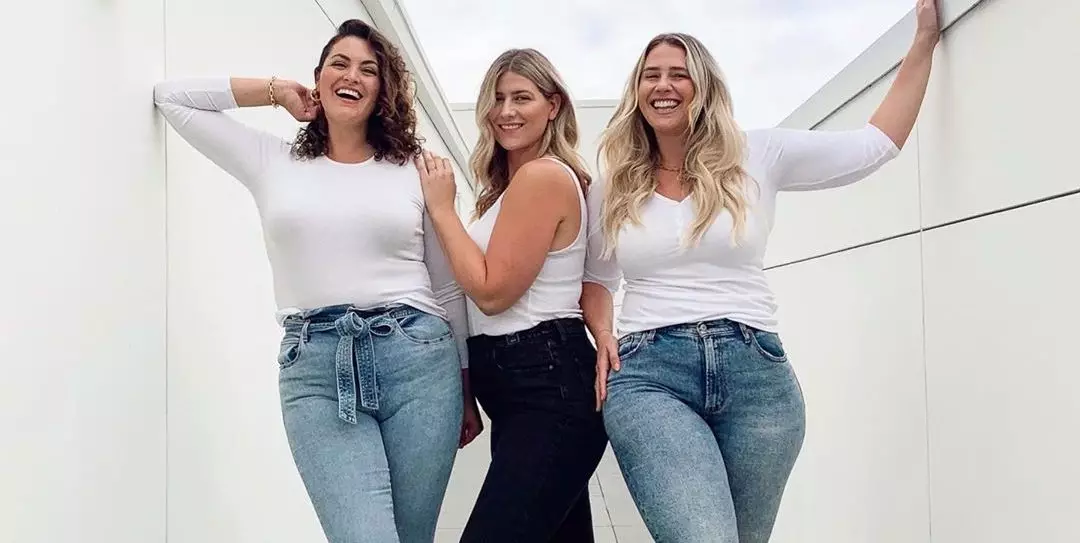 Roghnaigh jeans le héifeacht slimming: 5 chleasanna do mhná móide méid