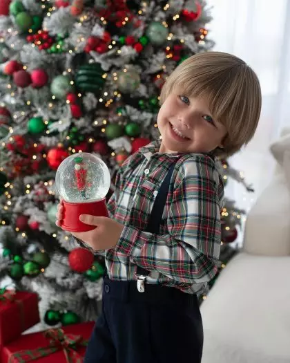 Бүгінгіден 3 жыл бұрын әлемдегі ең әдемі деп аталатын бала қалай көрінеді 2577_3