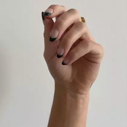 23 Ontwerp van lange nagels, waarvoor een luxueuze vrouw te zien is van veraf 3903_10