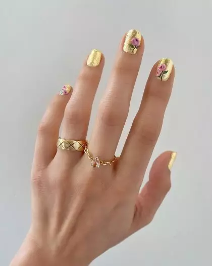 23 Ontwerp van lange nagels, waarvoor een luxueuze vrouw te zien is van veraf 3903_108