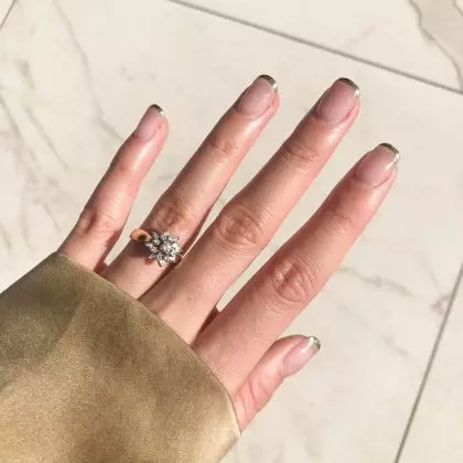 23 Ontwerp van lange nagels, waarvoor een luxueuze vrouw te zien is van veraf 3903_20