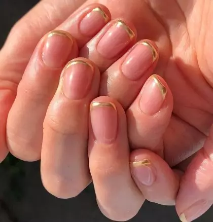 23 Ontwerp van lange nagels, waarvoor een luxueuze vrouw te zien is van veraf 3903_21