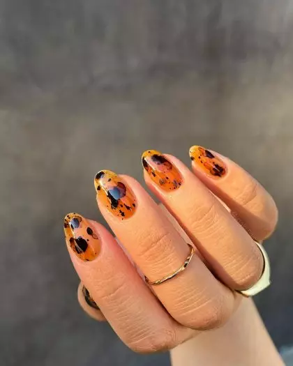 23 Ontwerp van lange nagels, waarvoor een luxueuze vrouw te zien is van veraf 3903_25