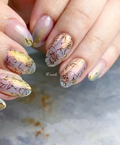 23 Ontwerp van lange nagels, waarvoor een luxueuze vrouw te zien is van veraf 3903_4