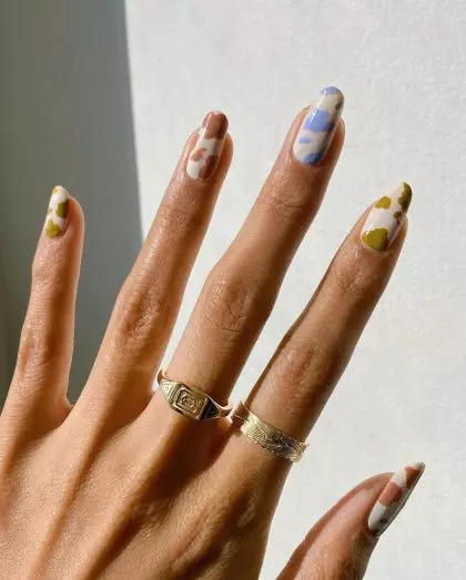 23 Ontwerp van lange nagels, waarvoor een luxueuze vrouw te zien is van veraf 3903_40