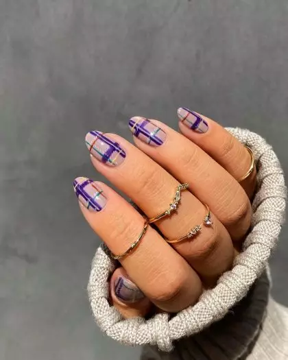 23 Ontwerp van lange nagels, waarvoor een luxueuze vrouw te zien is van veraf 3903_70