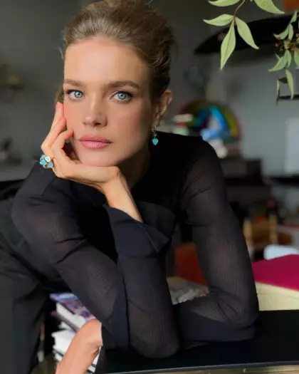 39-vuotias Natalia Vodyanova. Miksi Ranskassa hän on kaunis, ja venäläisille - tavallinen nainen 410_4