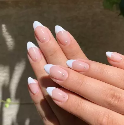 Ano ang hitsura ng kalsada manicure: 5 trend sa disenyo ng kuko 4716_10