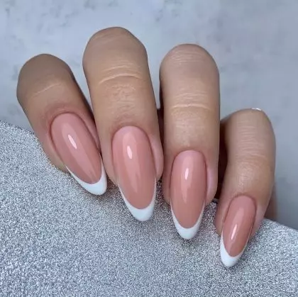 Ano ang hitsura ng kalsada manicure: 5 trend sa disenyo ng kuko 4716_8