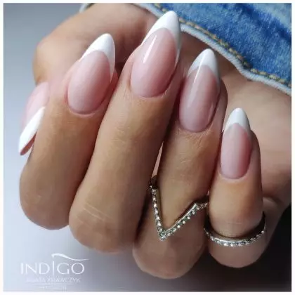 Ano ang hitsura ng kalsada manicure: 5 trend sa disenyo ng kuko 4716_9