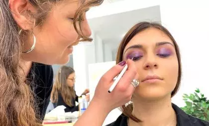 Wéi modesch molen Aen am Hierscht: neien Trend an Makeup 2020 5101_1