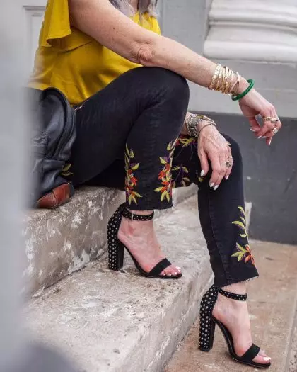 Fashionista en 58 años lleva 7 cosas para que los jóvenes admiran su estilo. 6229_11