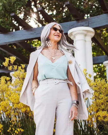 Fashionista in 58 jaar dra 7 dinge sodat die jeug haar styl bewonder het 6229_6