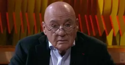 Ég kastaði konunni minni þegar ég var þörf. Til þess sem 70 ára gamall Vladimir Pozner fór eftir 37 ára hjónaband