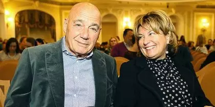 Fe wnes i daflu fy ngwraig pan oedd angen i mi. I bwy y gadawodd 70-mlwydd-oed Vladimir Pozner ar ôl 37 mlynedd o briodas 629_5