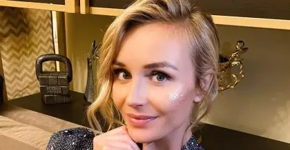 Sikil langsing lan pers sing sampurna: Polina Gagarina ing kulit kulit anyar ing tokoh kasebut 6681_1