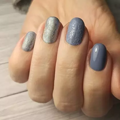 Manicure Perancis - tidak lagi dalam trend: 8 Idea yang bergaya dengan tahun reka bentuk baru 6740_5