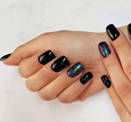 Manicure Perancis - tidak lagi dalam trend: 8 Idea yang bergaya dengan tahun reka bentuk baru 6740_7