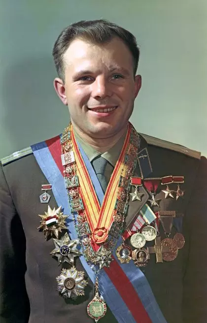 Indlalifa eneminyaka engama-31 ubudala e-Yuri Gagarin. YINTONI KUNYE KAKHULU KAKHULU NJANI OBANI 826_2