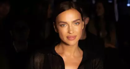 Na mmetụta dị omimi na apata akwa: Irina Shayk na uwe chiri 8305_1