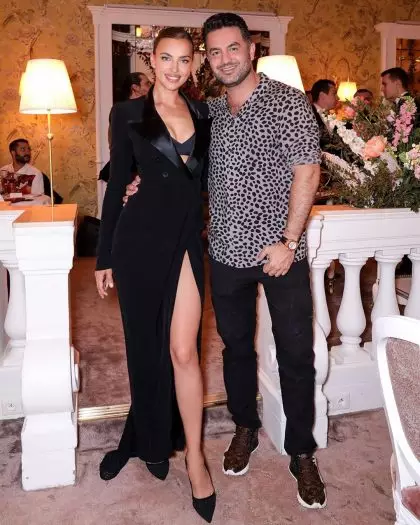 Avec décolleté profond et coup de cuisson: Irina Shayk dans une robe chic 8305_2