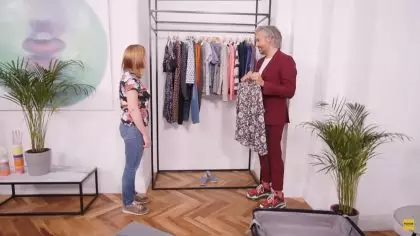 I luga o le faʻaali o le stylist rogov suia se fafine-Pro-o se tagata faigaluega na galue. Faʻaali 