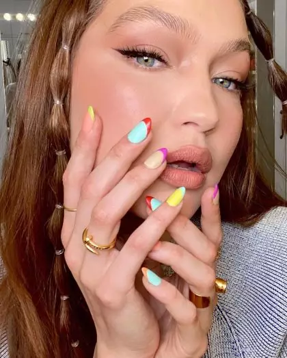 Manicure elegante para o verão 2021. Nós mostramos o que parece e como fazer mais 873_2